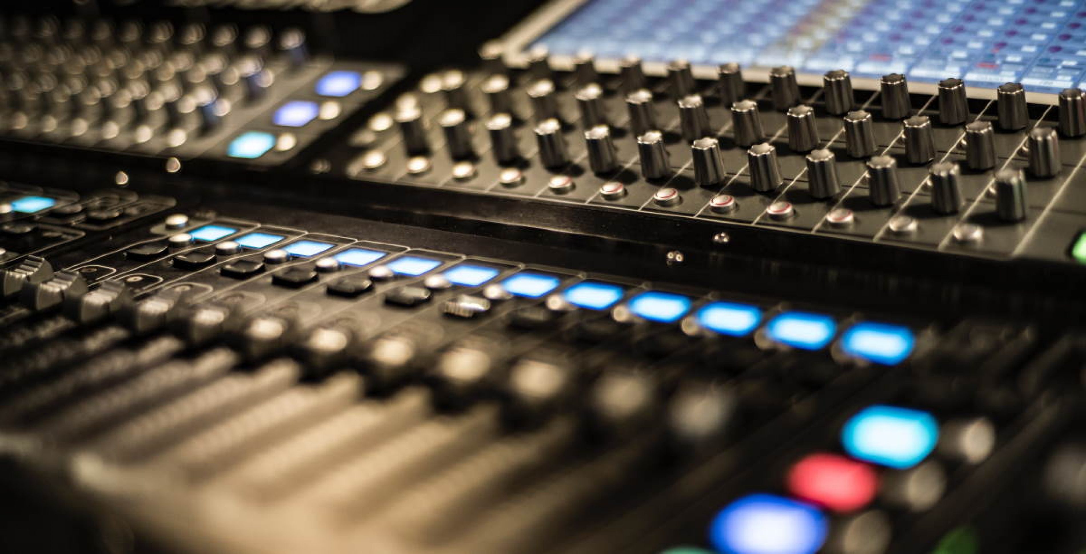 Script and deploy the data for database from SSDT project | Azure Player